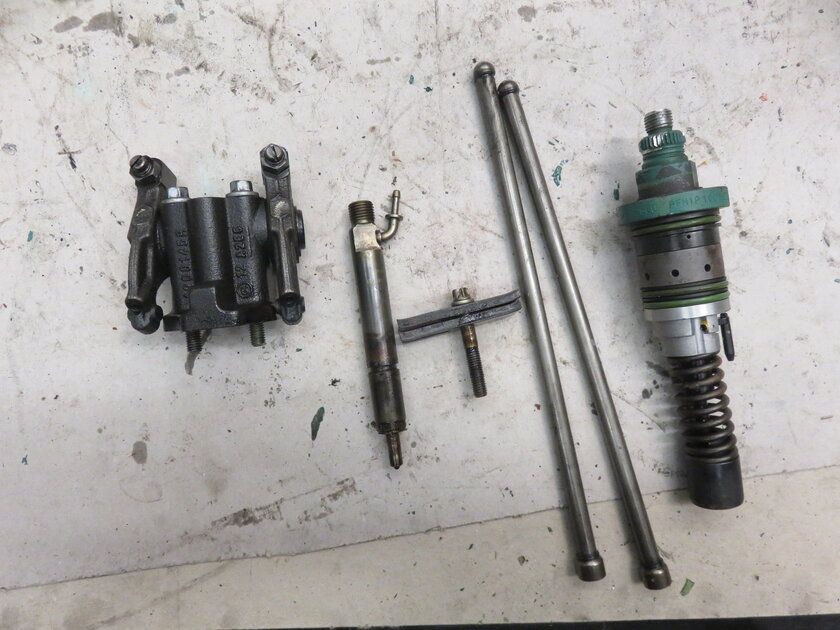 VOLVO PENTA D7 (SET CYLINDER HEAD PARTS) Spare Part - POOL TRADING